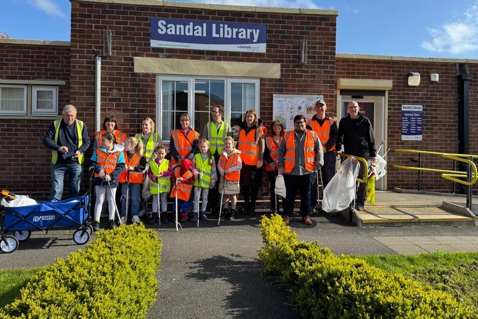 Sandal community joins six-year-old litter hero to clean up