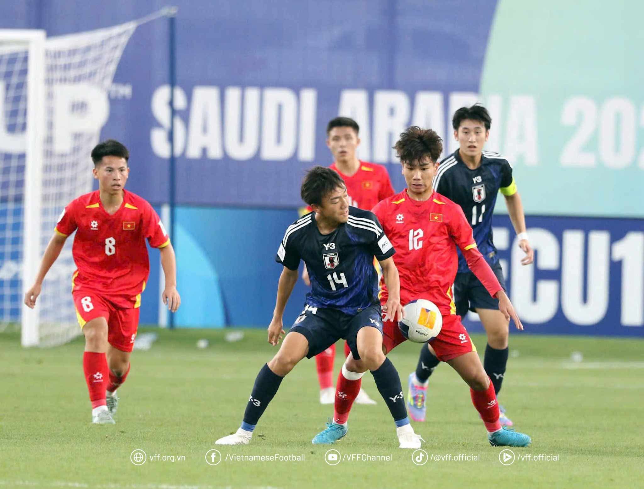 Trực tiếp U17 Việt Nam vs U17 Nhật Bản 0-1 (H2): U17 Việt Nam thay người