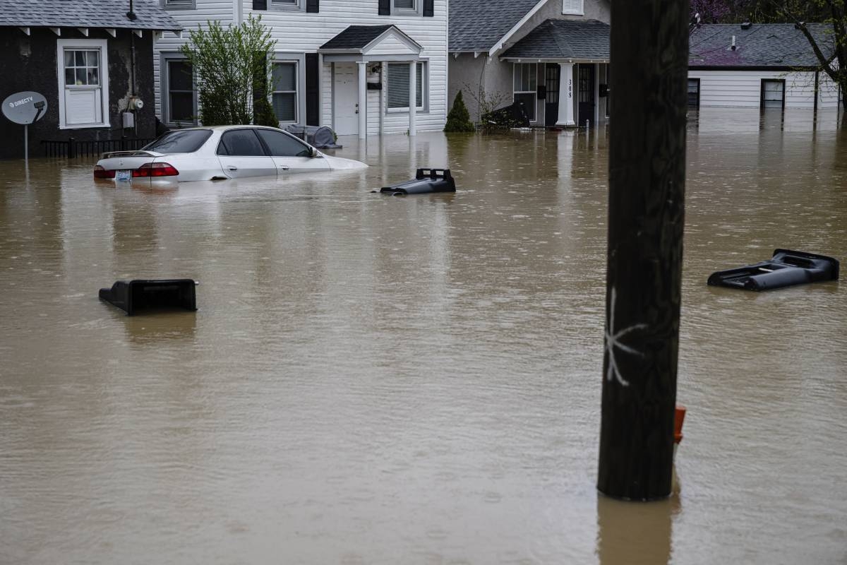 Overflowing rivers threaten US South, Midwest