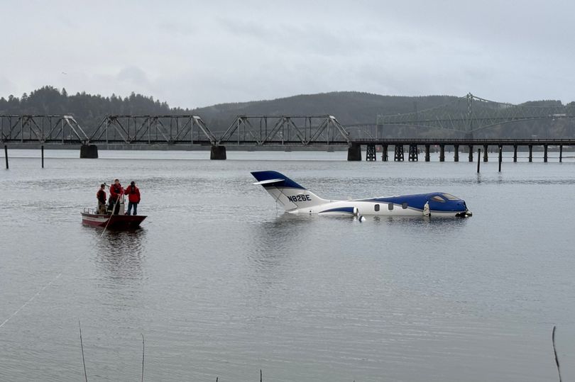 Oregon plane crash: Out-of-control private jet crashes into water after ...