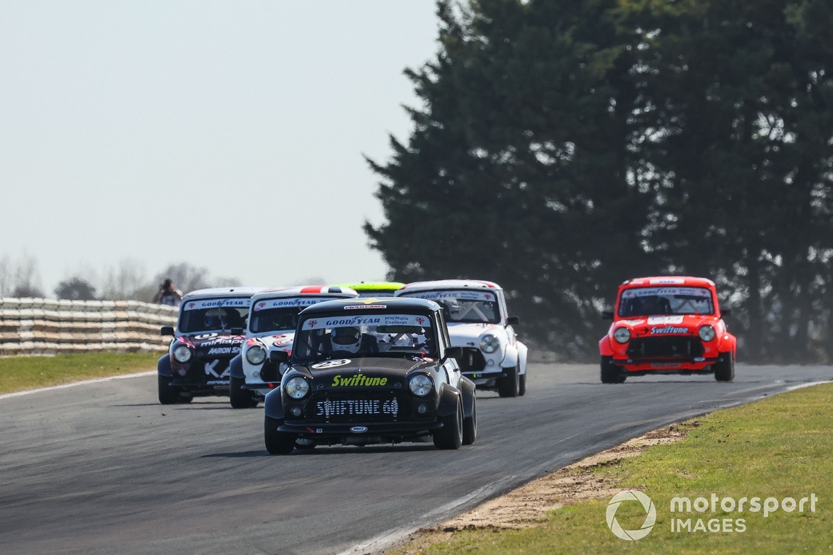 Deeth does the double in Snetterton Mini Miglia bouts