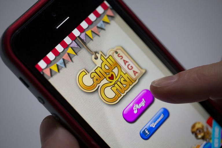 Massively improve your Candy Crush Saga skills with these three tips