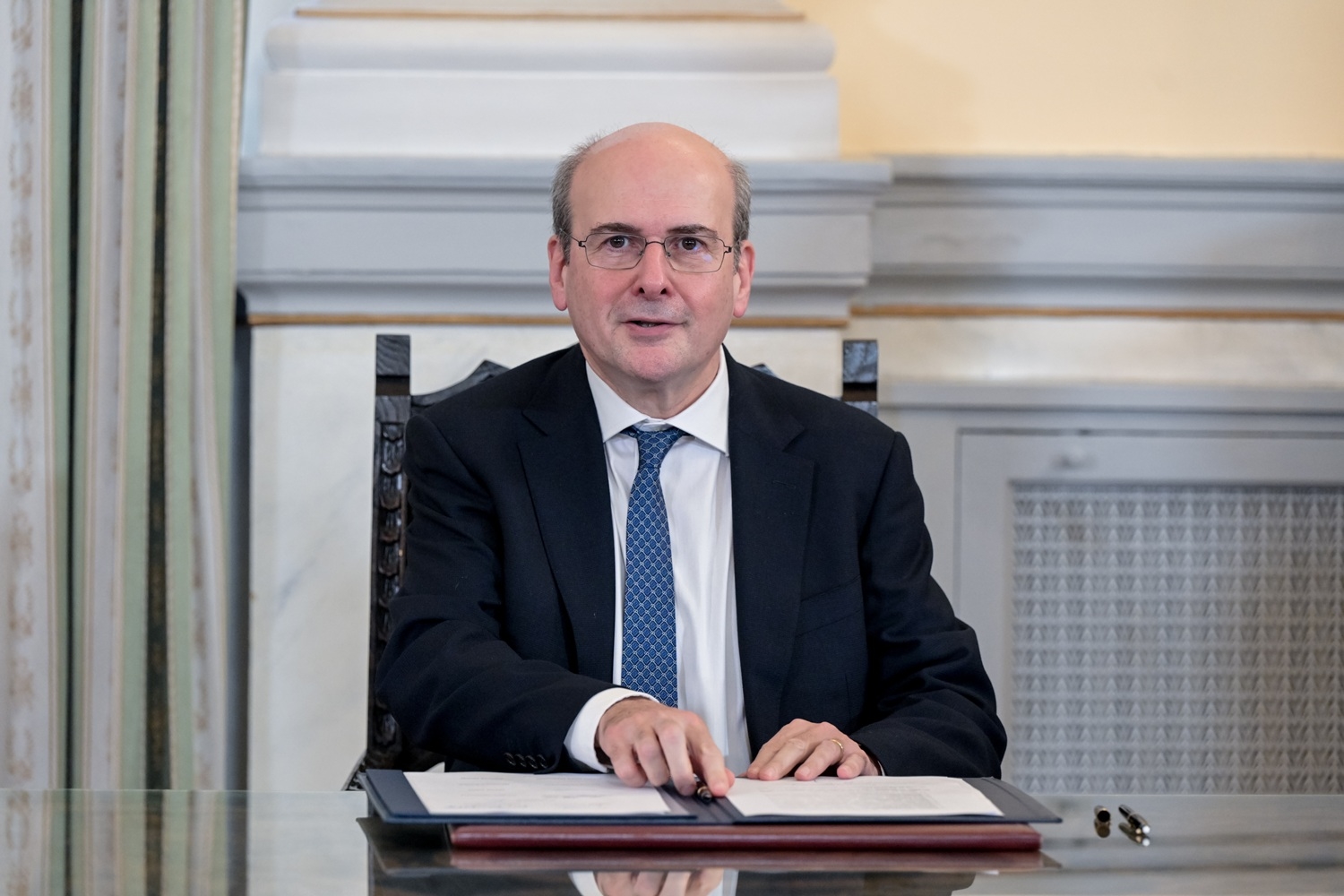 Κ. Χατζηδάκης: Άρση μονιμότητας και μπόνους απόδοσης στο Δημόσιο μετά ...
