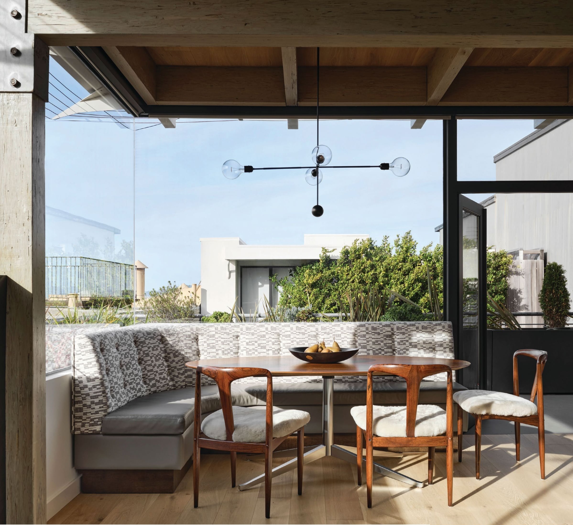 De La Cruz Interior Design Transforms This Russian Hill Bachelor Pad