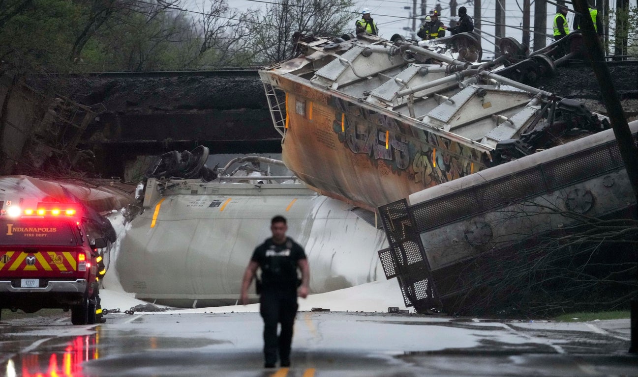 Uneasy photos show derailed train in Indianapolis