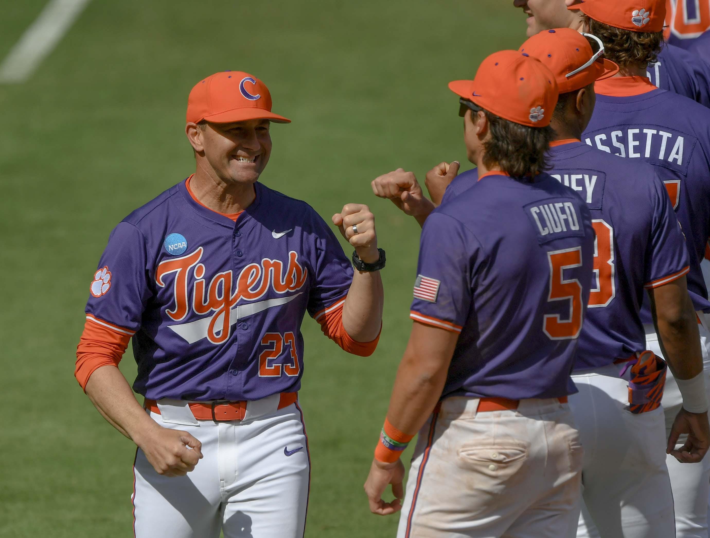 Clemson continues to climb national polls, near consensus Top 5 team in ...