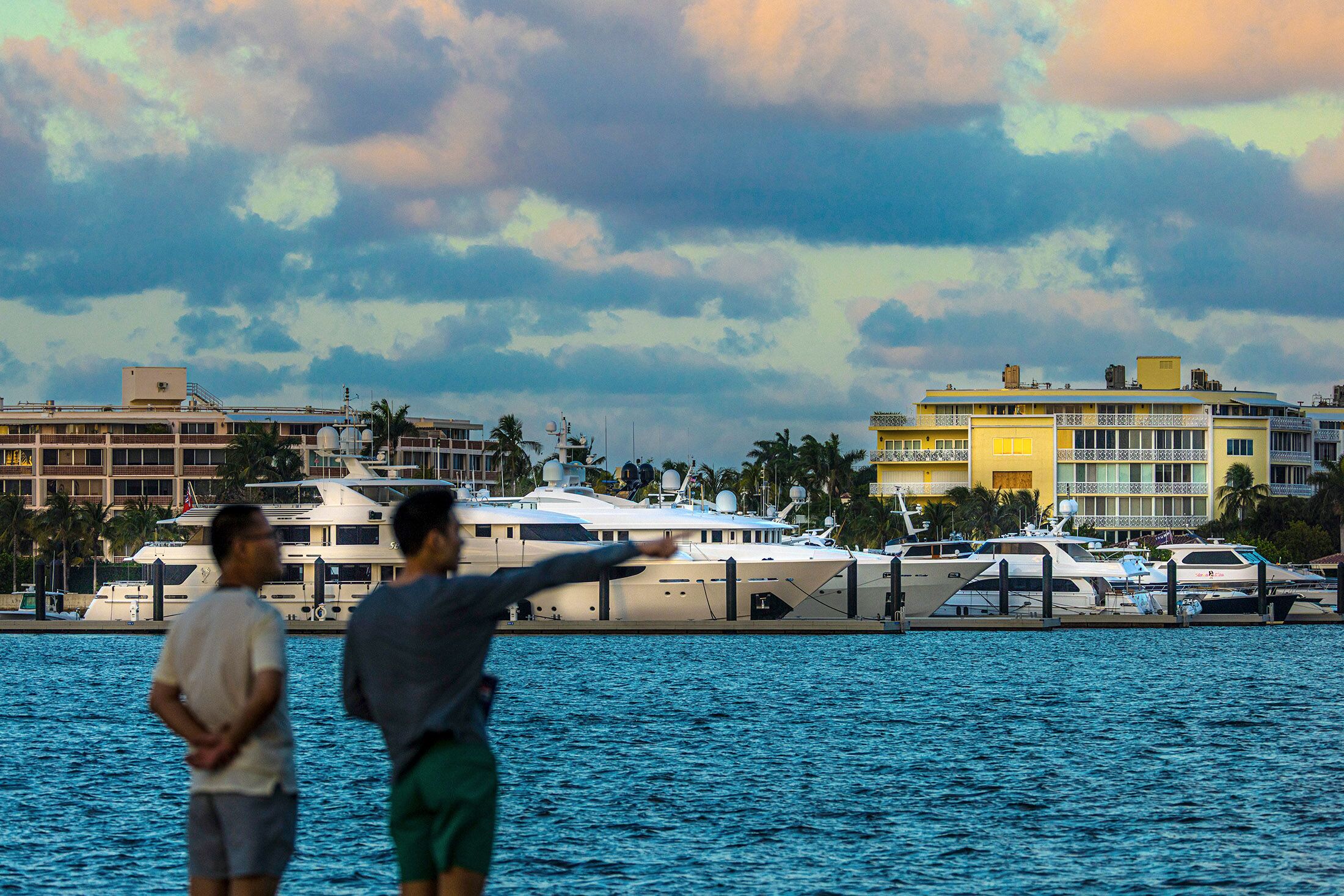 Palm Beach's Wealthy Party On, Unruffled by the Tariff Shockwave