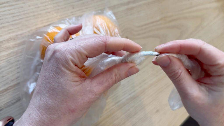 Hvordan åpne plastposer med knute enkelt