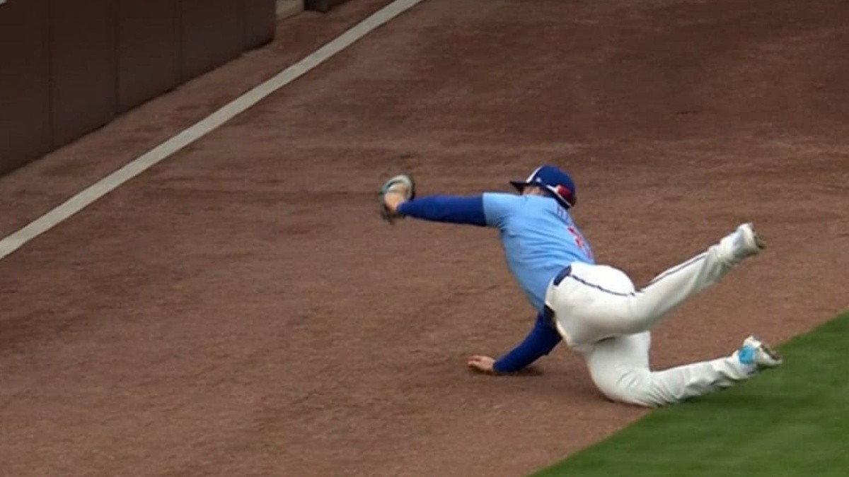 MLB: Ian Happ Celebrates His 1000th Game with Cubs with a Gravity ...