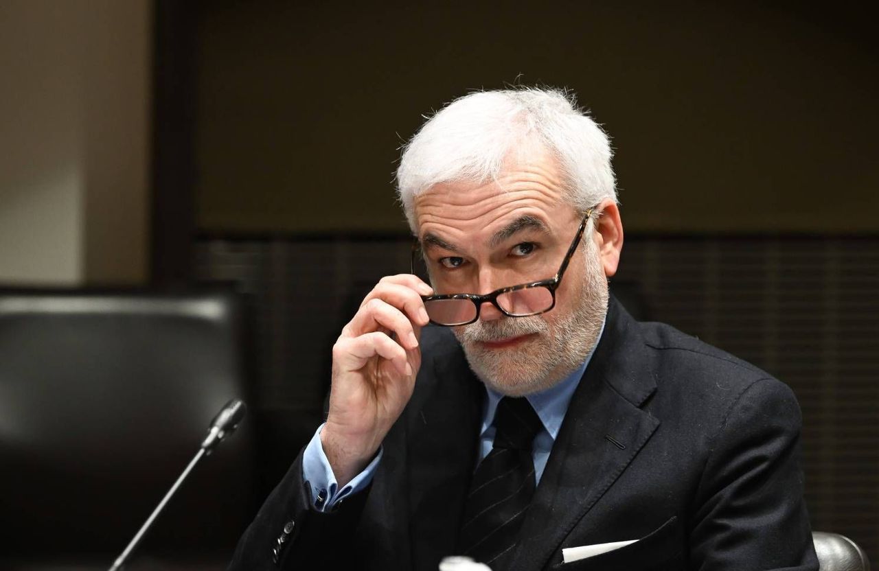 Consentement dans la loi : l’Arcom saisie après les propos de Pascal Praud