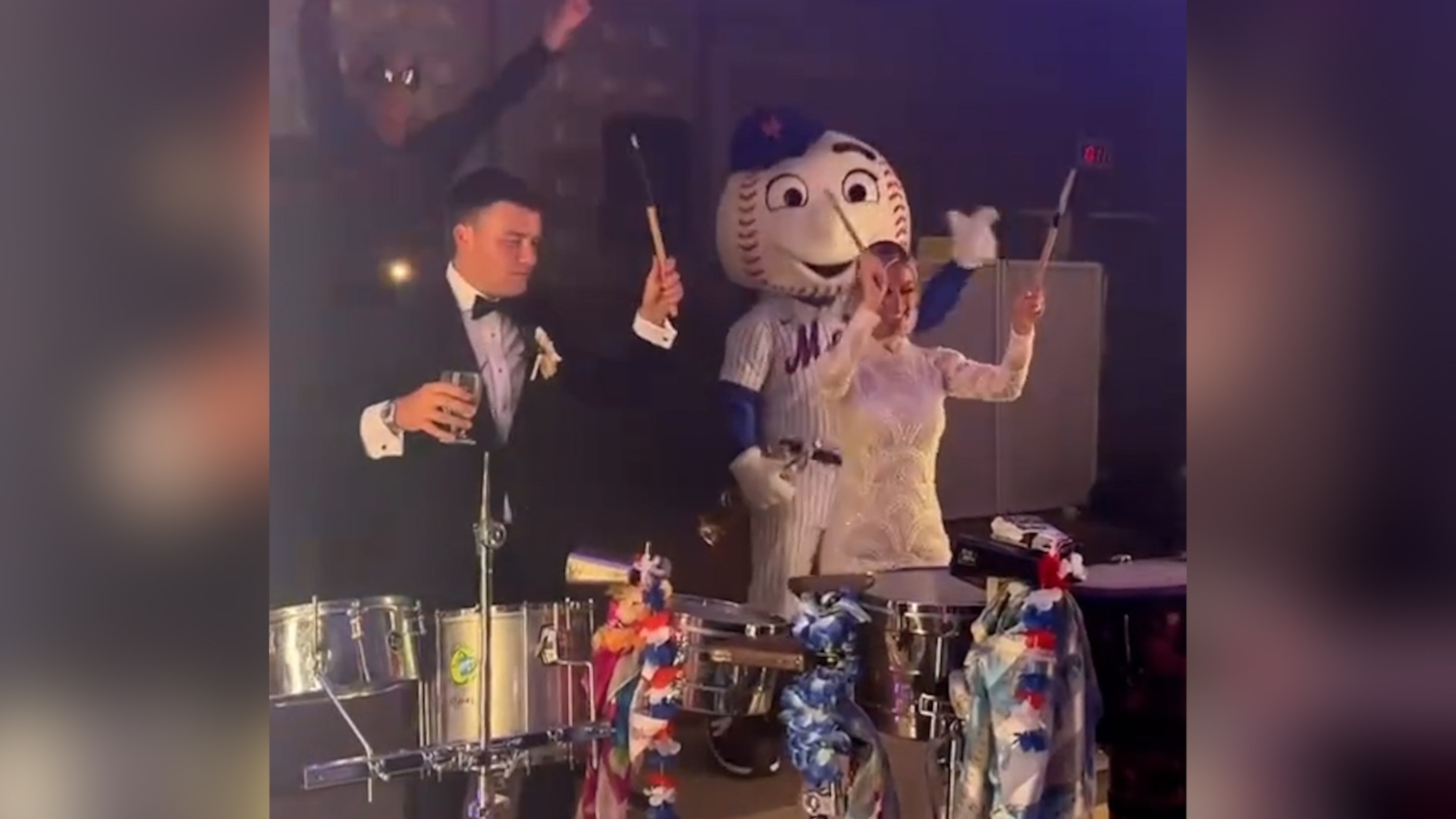Wife surprises Mets superfan husband with Mr. Met on their wedding day