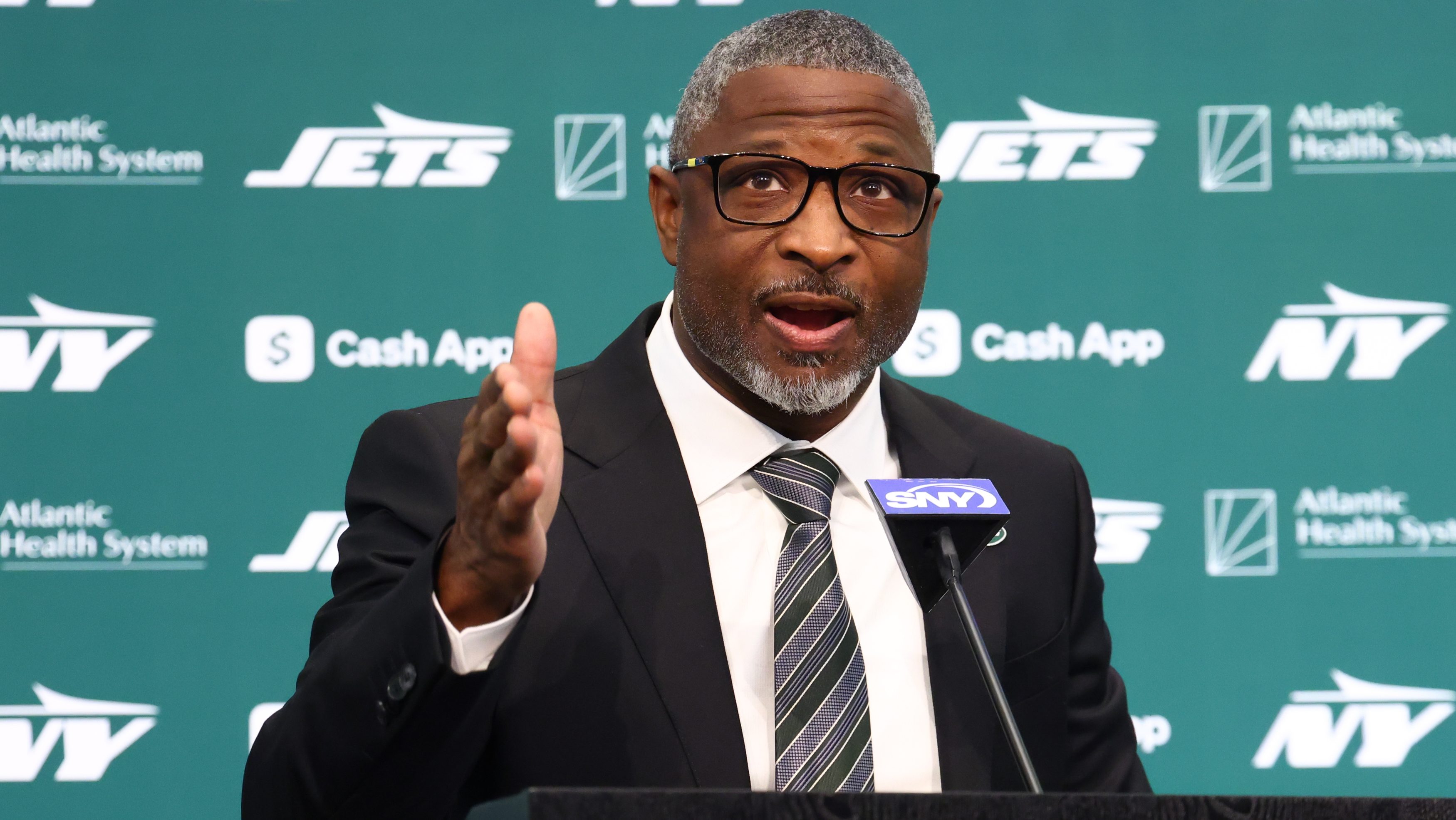 Aaron Glenn Sets Tone at Start of Jets Offseason Workouts