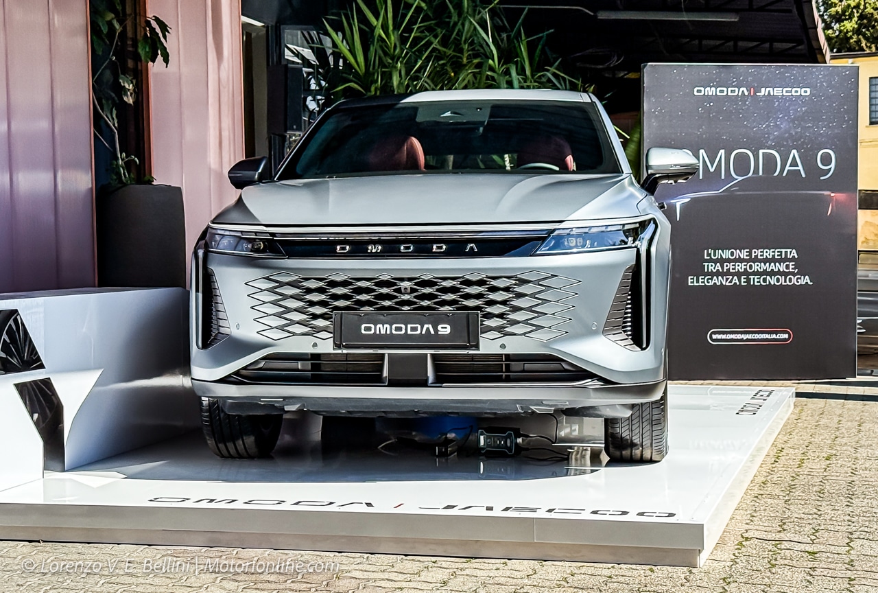 Omoda 9, la nuova ammiraglia debutta alla Milano Design Week 2025 [FOTO ...