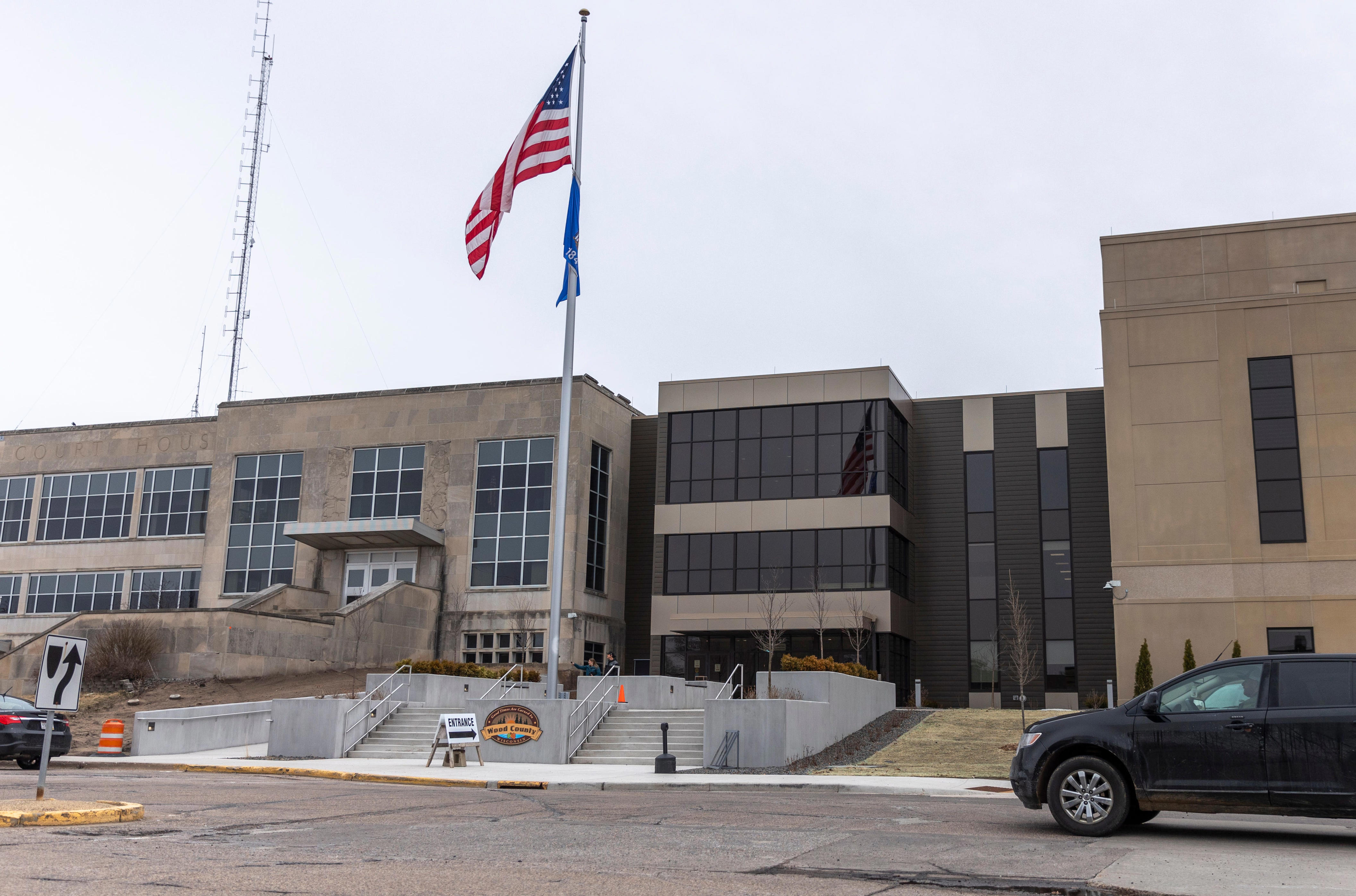 Judge sets $25,000 bond for former Marshfield nonprofit director