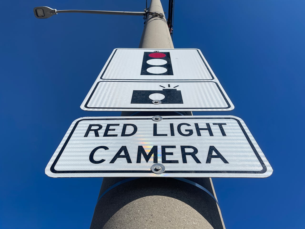 Installation underway on 10 new red light cameras in Windsor