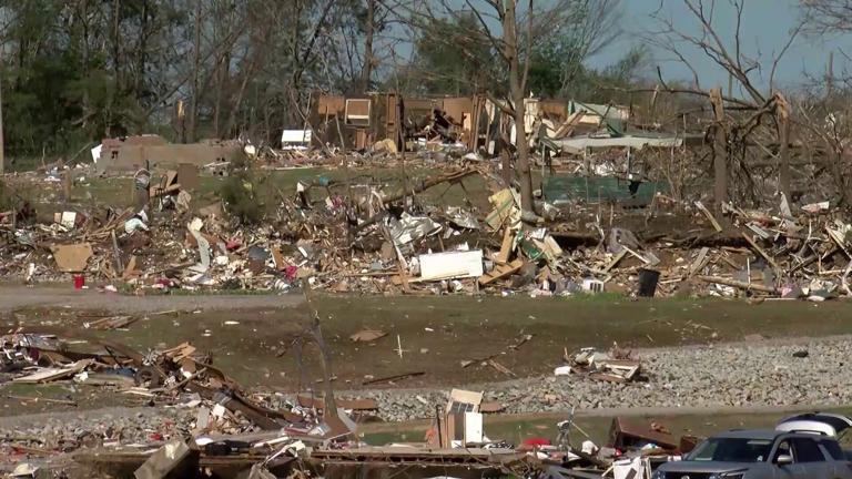 Selmer, TN storm victims return to homes after EF-3 tornado hits ...