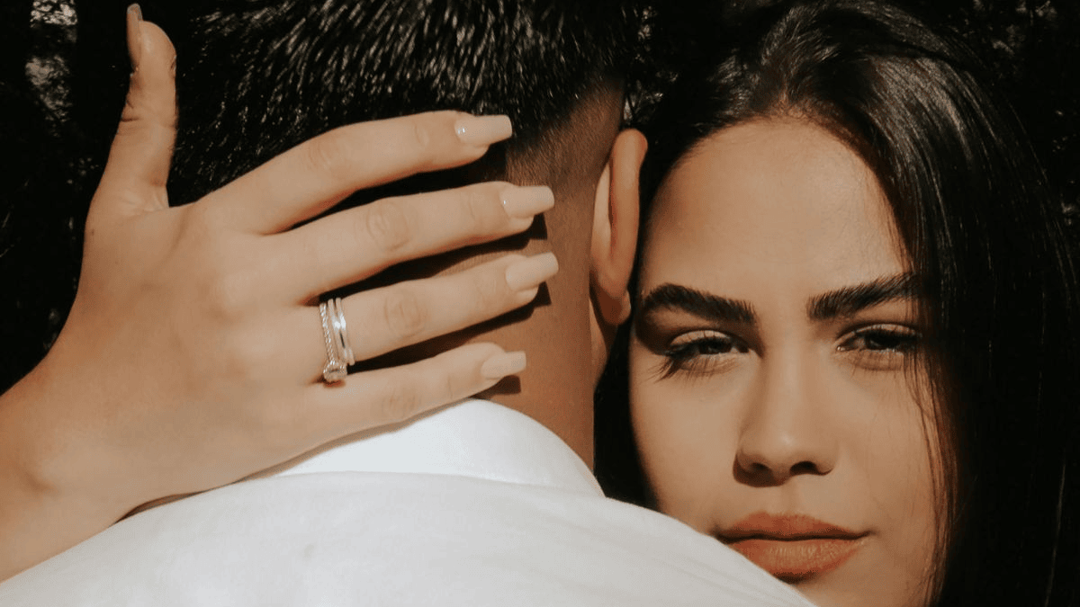 3 Powerful Reasons Why a Man Won't Look You in the Eye When Talking