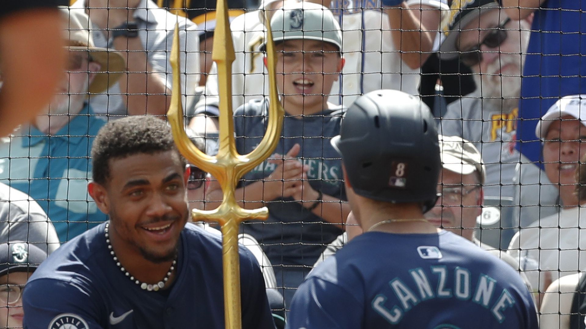 Mariners recall OF Dominic Canzone, place Victor Robles on 10-day IL