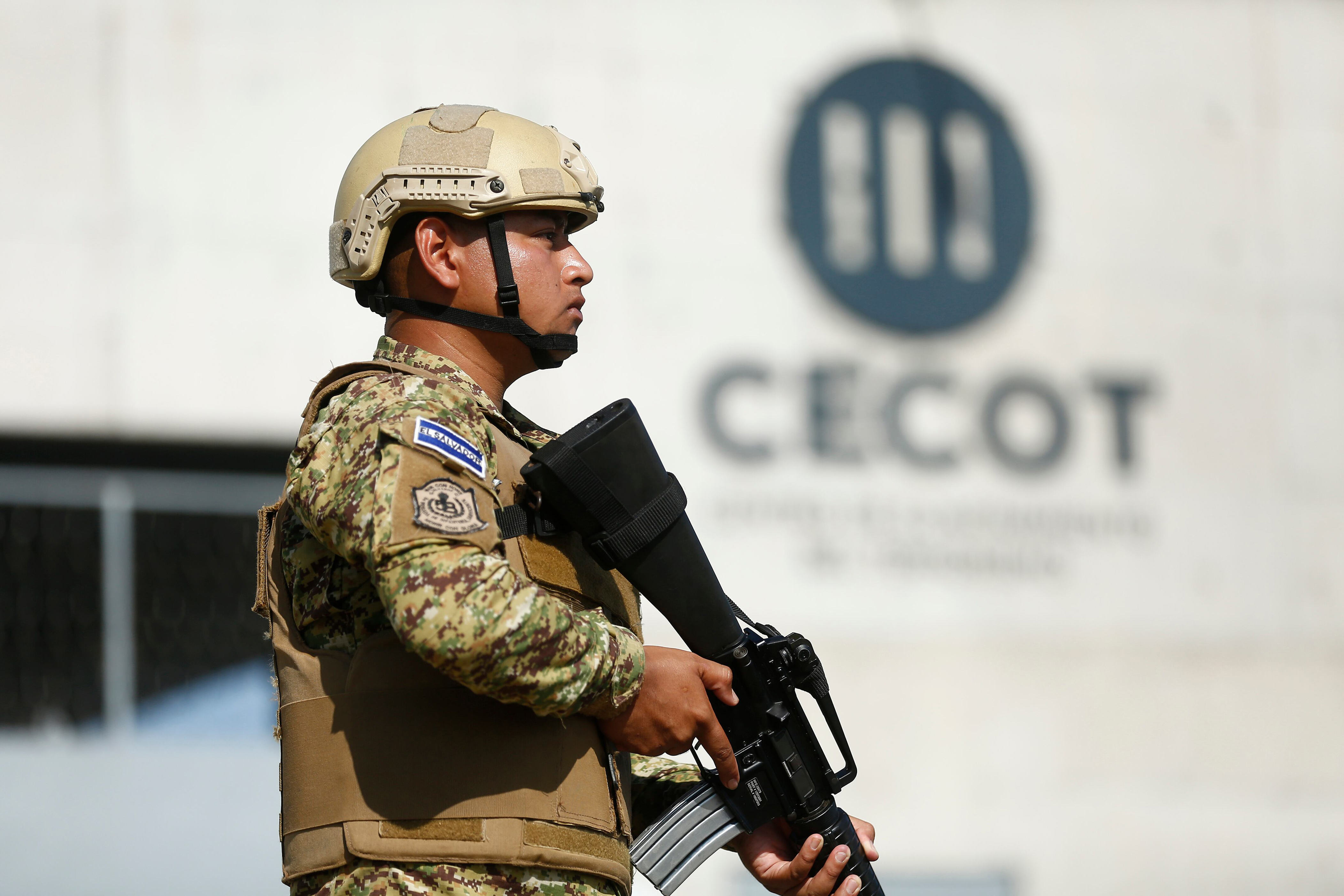 EE. UU.: Corte Suprema bloquea la orden de regresar a migrante ...