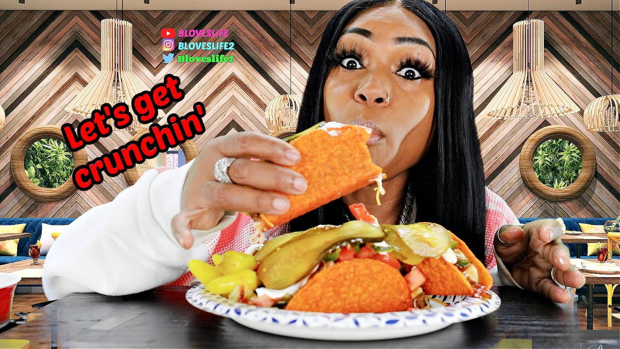 ASMR: Eating Crunchy Nacho Cheese Tacos (Crunchy Sounds)