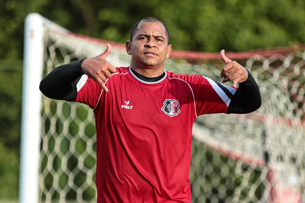 Walter, ex-FC Porto, chega ao 20.º clube da carreira