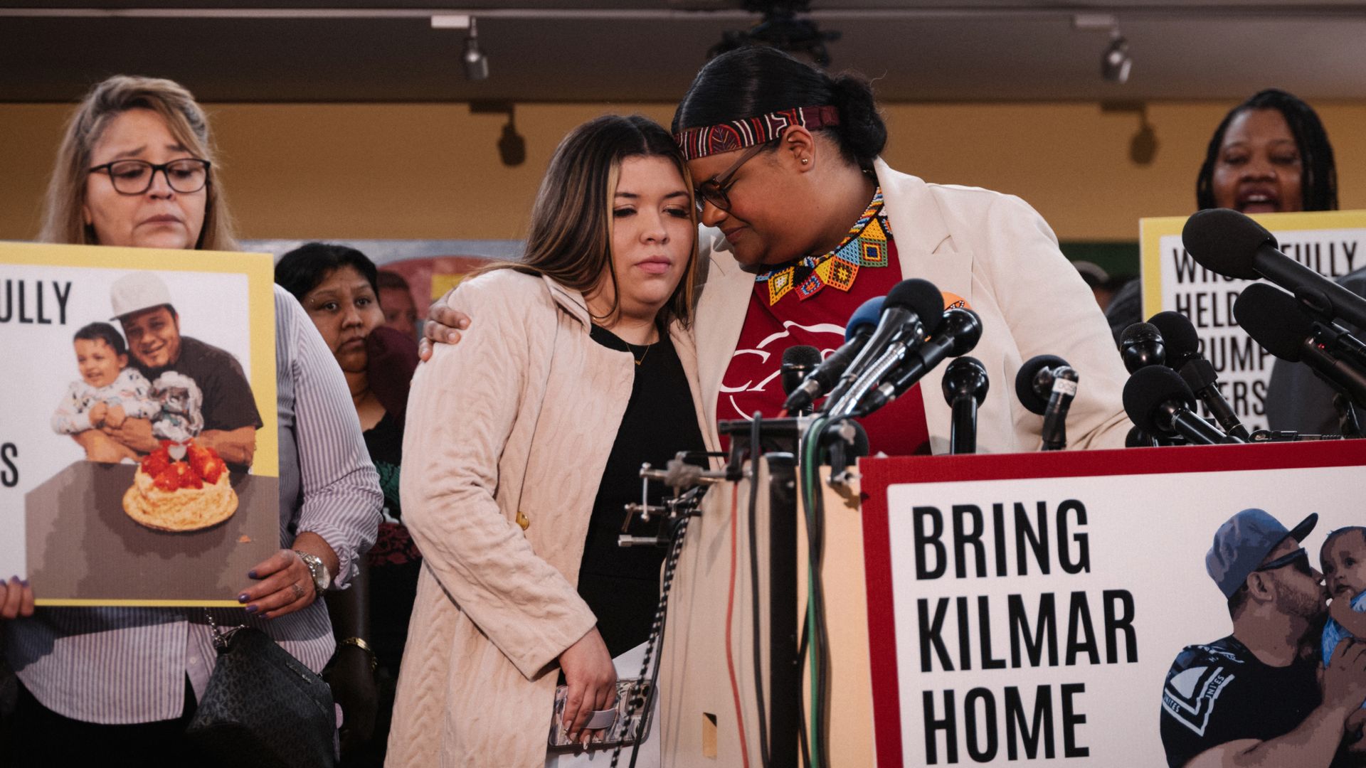 Judge orders US to recall deported migrant