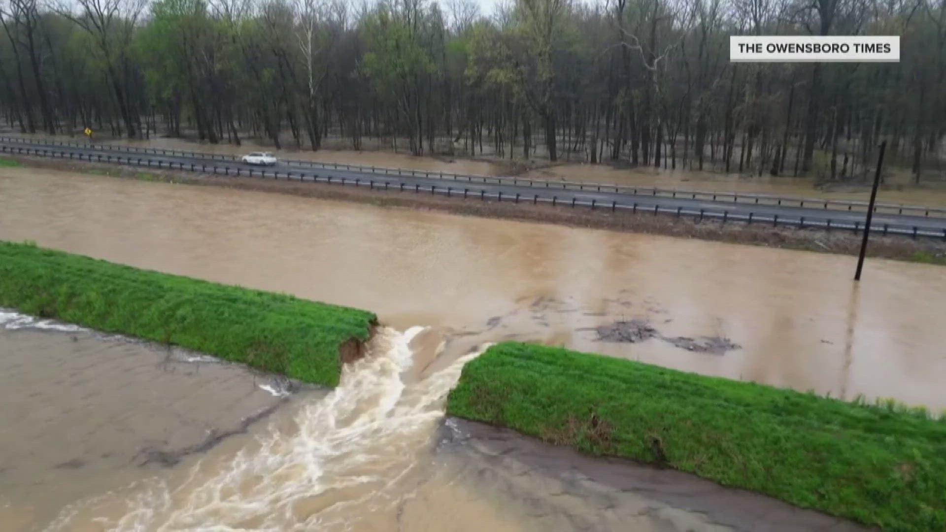 Swollen rivers flood towns in US South after dayslong deluge of rain