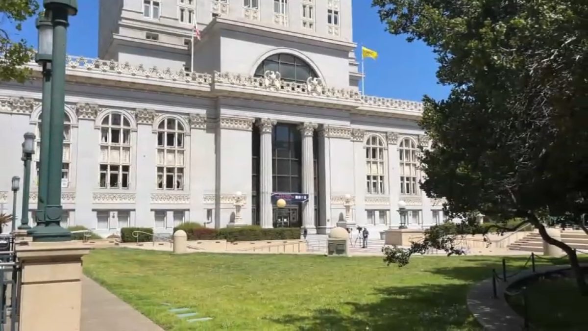 Oakland interim mayor announces mass staff changes