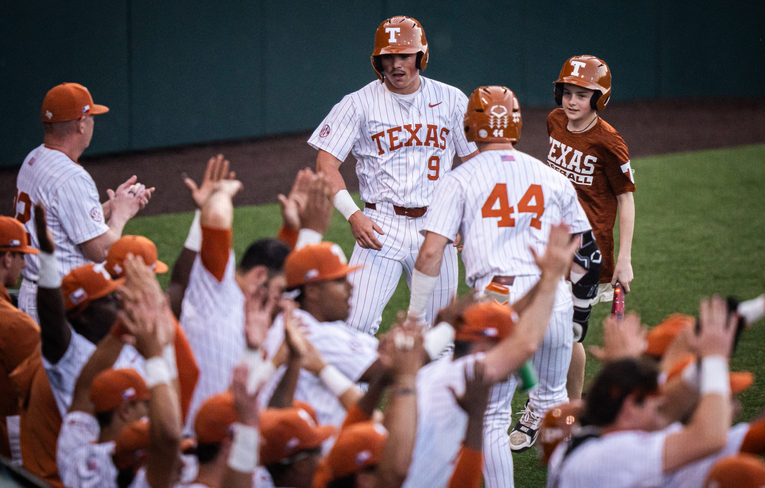 Texas Longhorns baseball jumps to No. 2 in USA TODAY Sports Coaches Poll