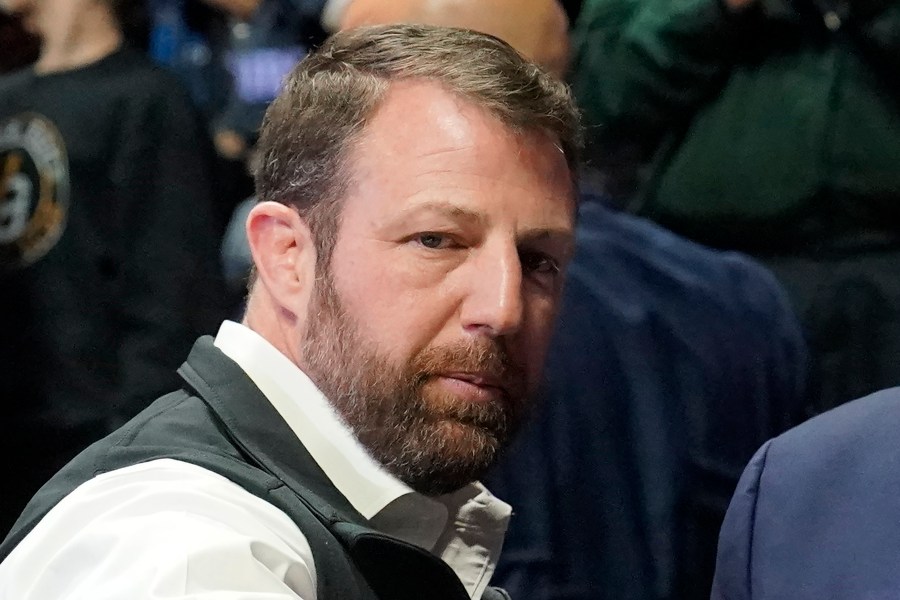 Senator says he was joking about using violence against journalists