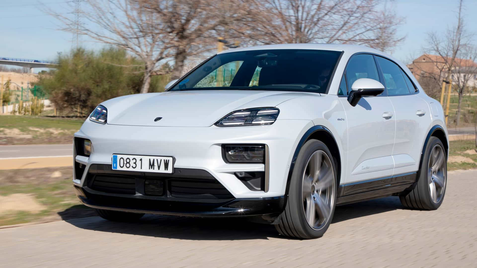639 CV eléctricos y 3,3 s en el 0-100: prueba Porsche Macan Turbo 2025