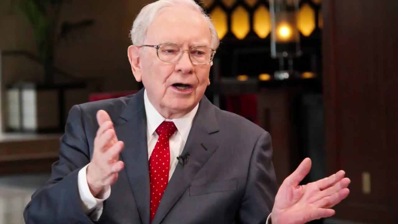 Warren Buffett did not praise Trump’s recent economic policies