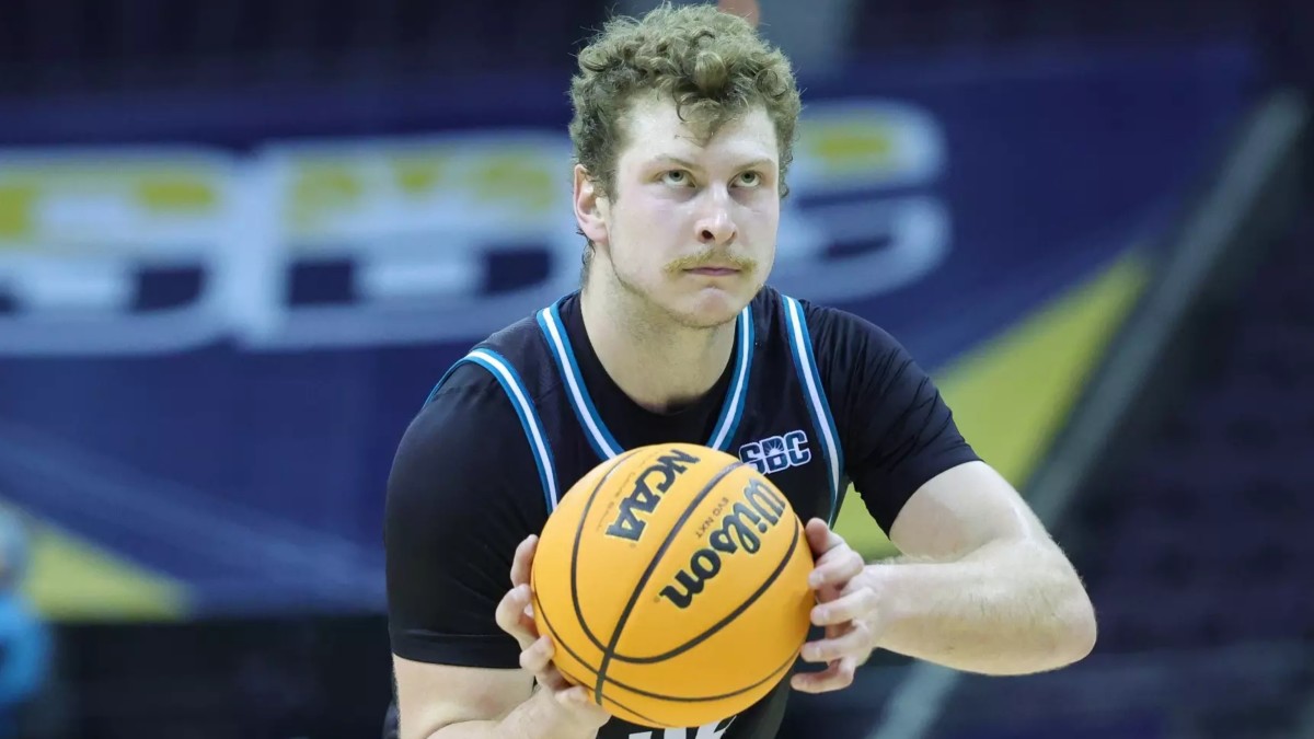 Carolina Panthers sign college basketball player with no football ...