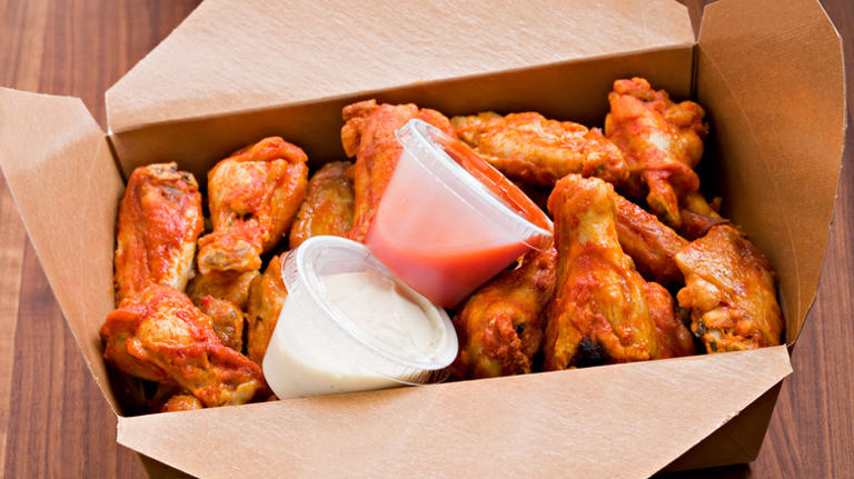 Never Get Soggy Chicken Wings Again With One Ordering Tip