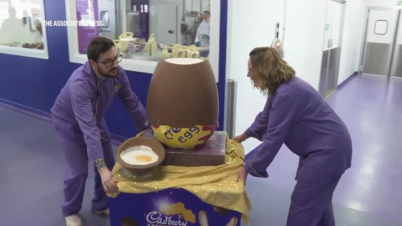 Cadbury unveils 'world's largest' Creme Egg ahead of Easter Cadbury unveils 'world's largest' Creme Egg ahead of Easter