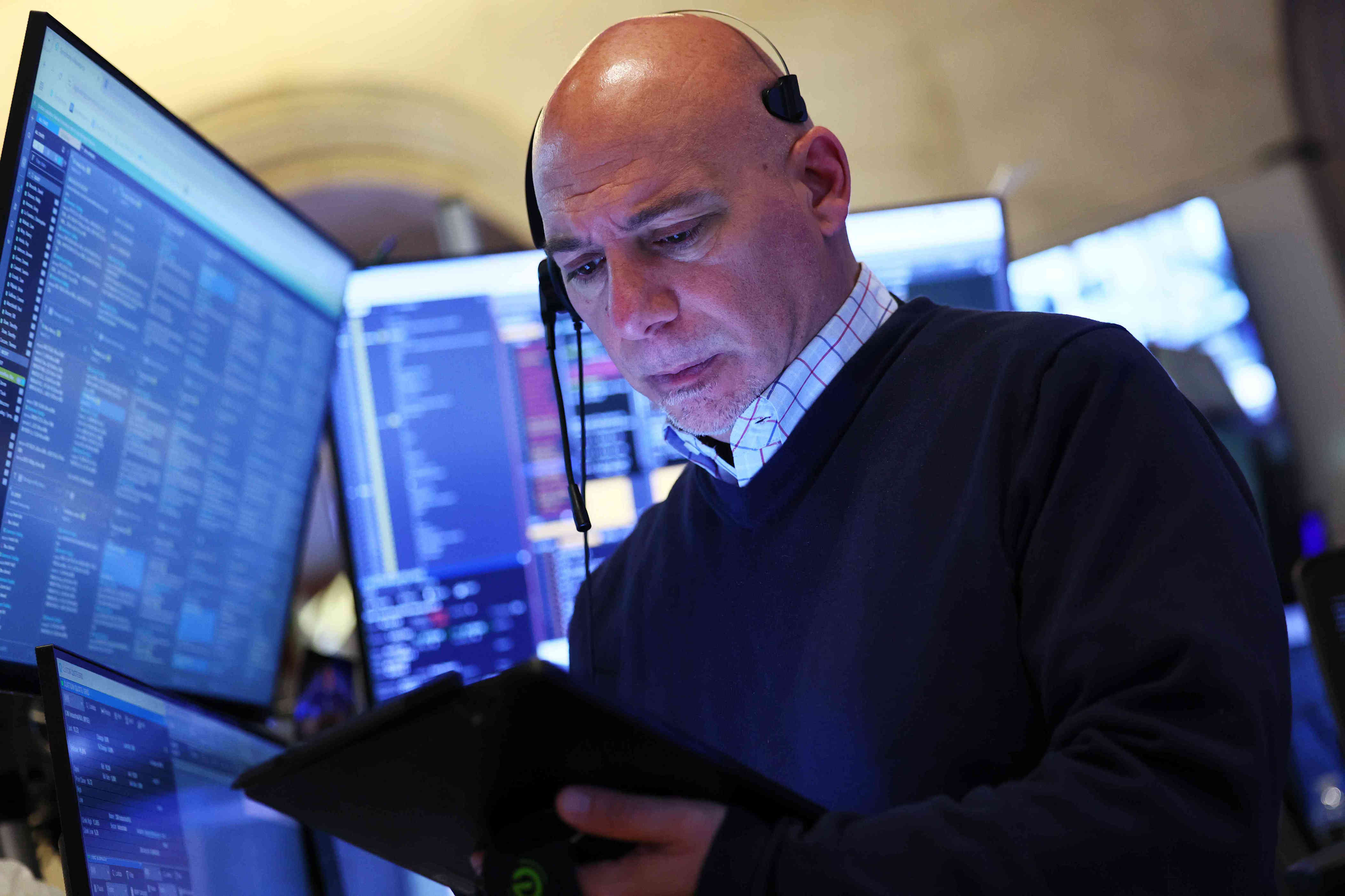 S&P 500 Gains and Losses Today: Homebuilder Stocks Fall as Pricing ...