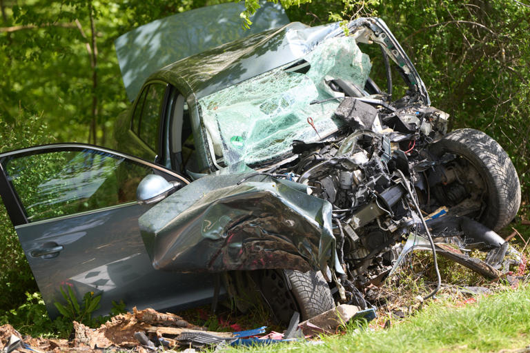 3 Teenagers In 'Horrific' Deadly Crash