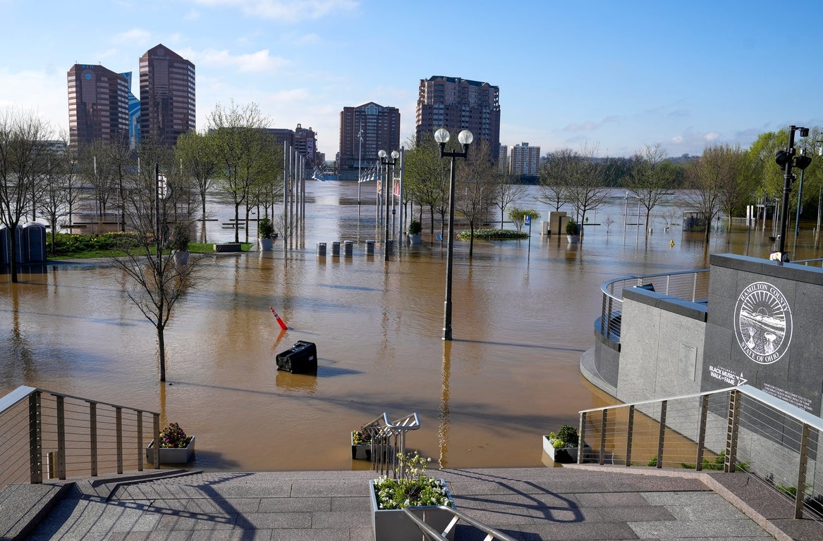 Complete devastation from massive flooding in the American heartland ...