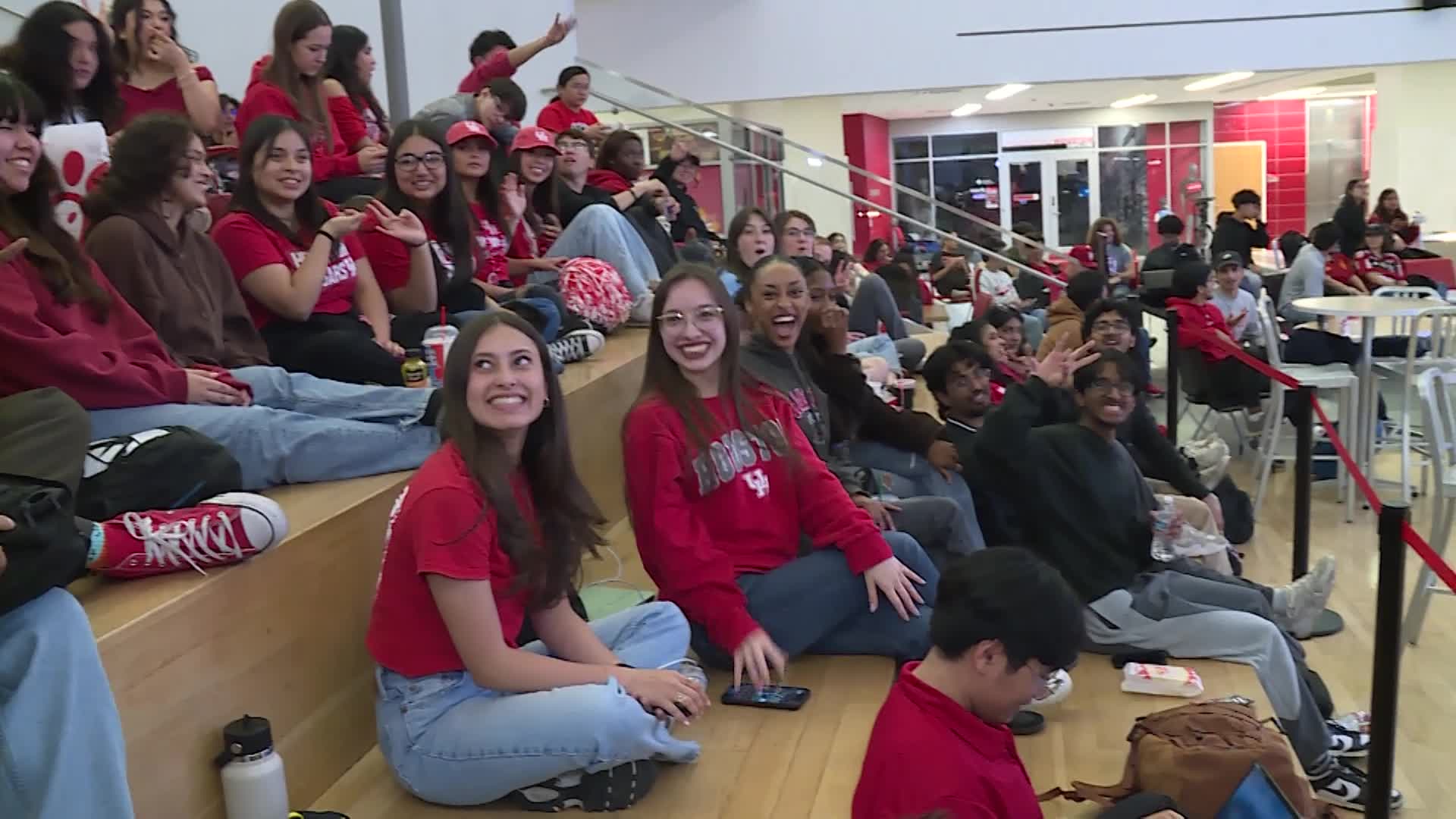 Student Center South packed for U of H National Championship Game watch ...