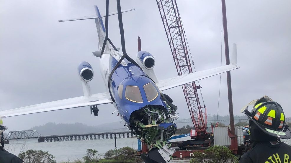 Plane skids off runway at Southwest Oregon Regional Airport; five ...