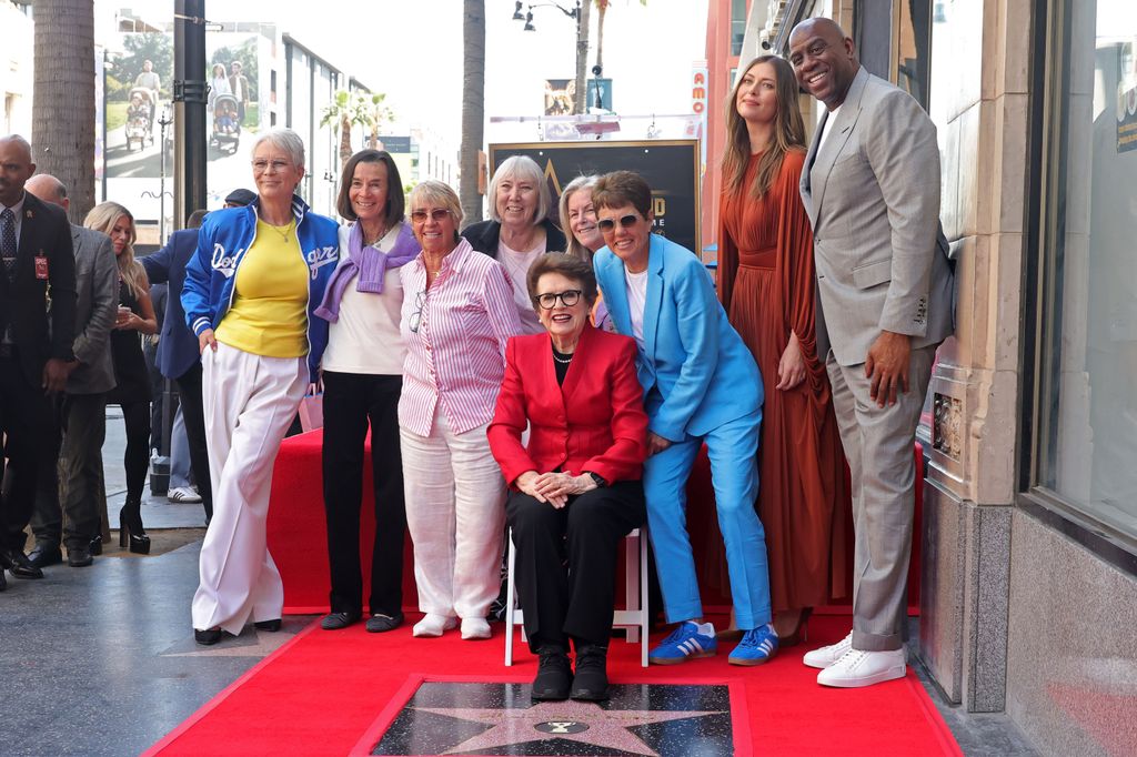 Maria Sharapova showcases her statuesque height alongside ultra tall ...