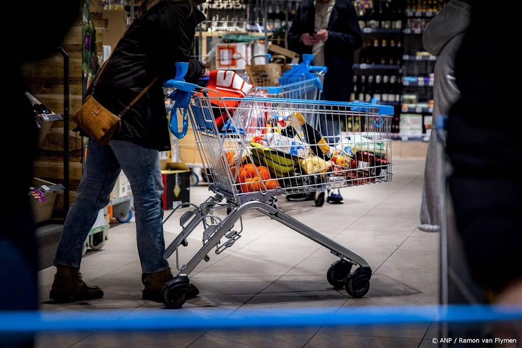 Consumenten besteden meer aan goederen en diensten