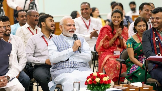 महिलाएं जल्दी चुका देती हैं कर्ज, मुद्रा योजना के लाभार्थियों का पीएम ...