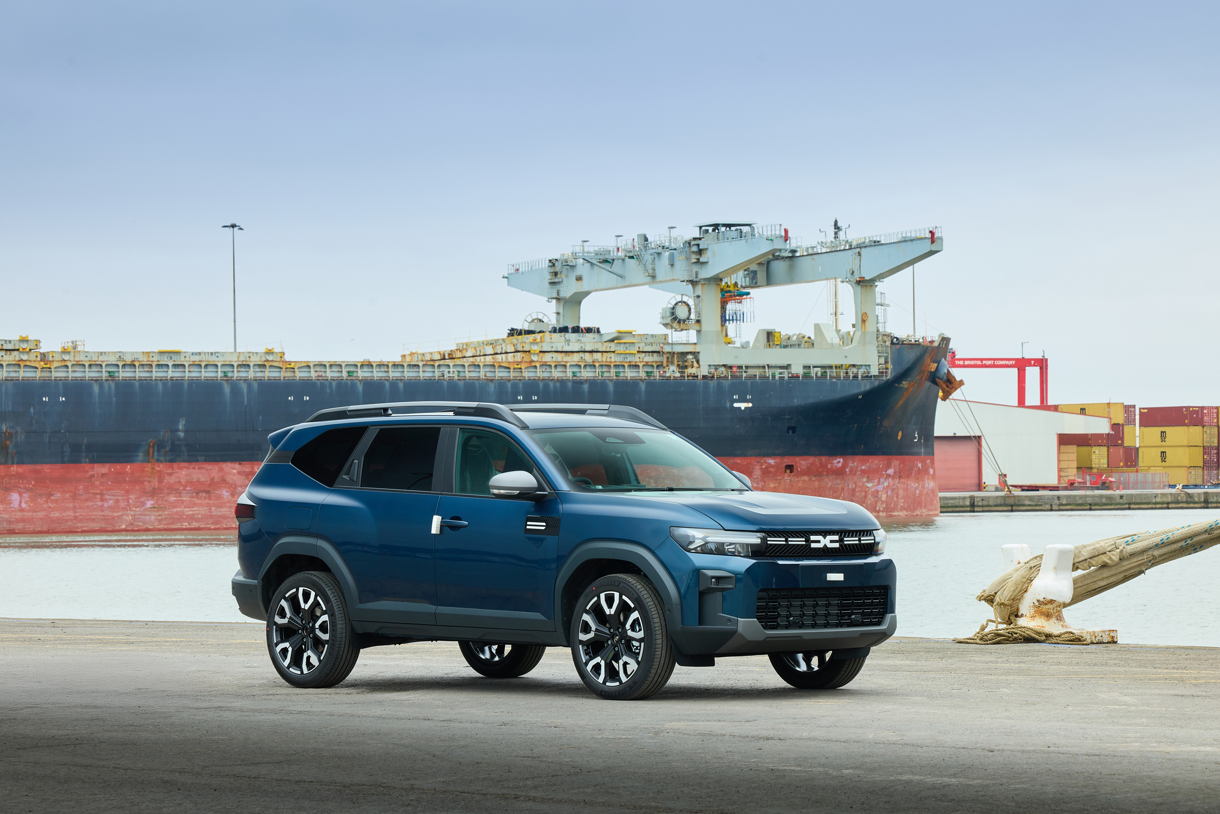 World's loudest town crier welcomes first Dacia Bigster to arrive on UK ...