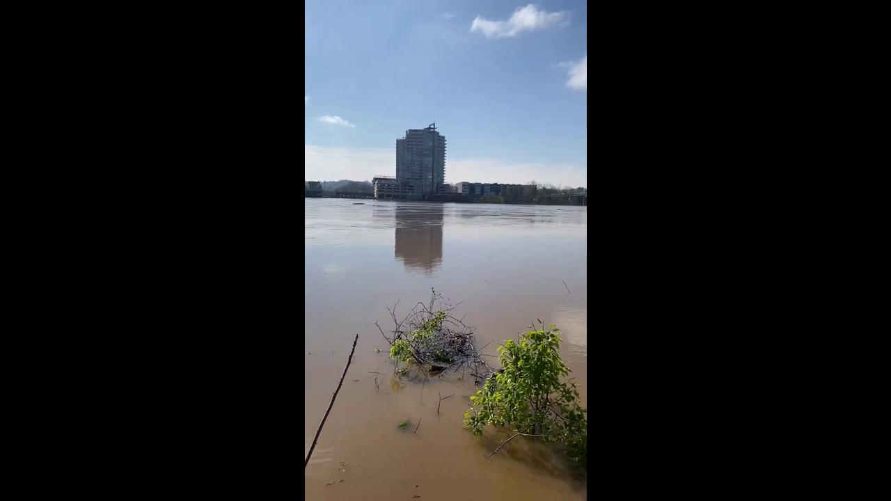 Ohio River level rises amid heavy rain in Cincinnati