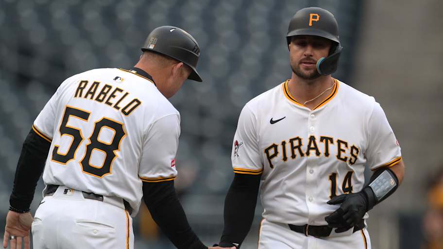 Pirates Defeat Cardinals in Series Opener