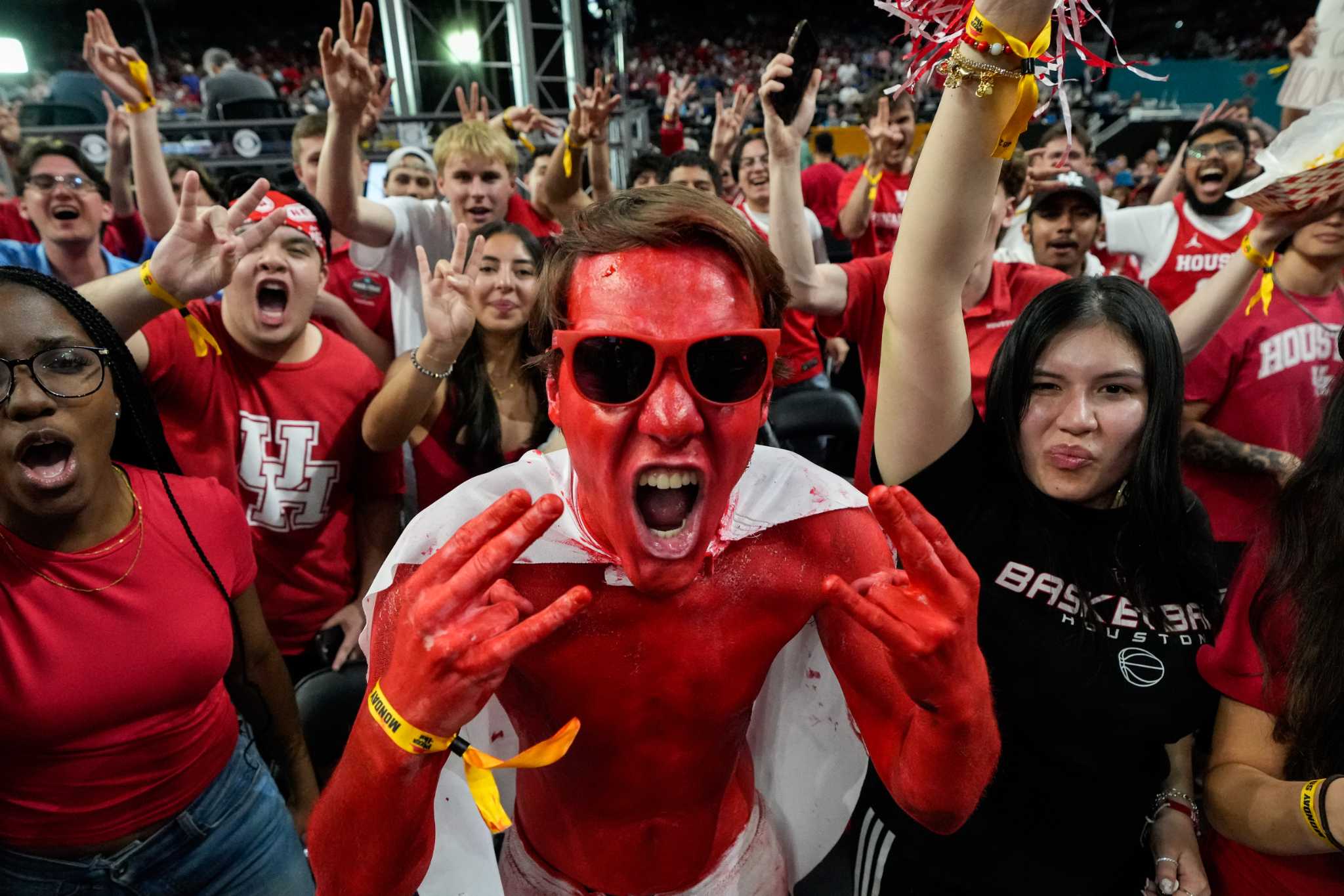 Meet the University of Houston student covered in red paint at Cougars ...