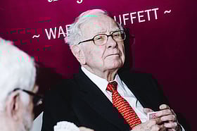Billionaire wipeout: Buffett posts 2025 wealth gains, bucks trend