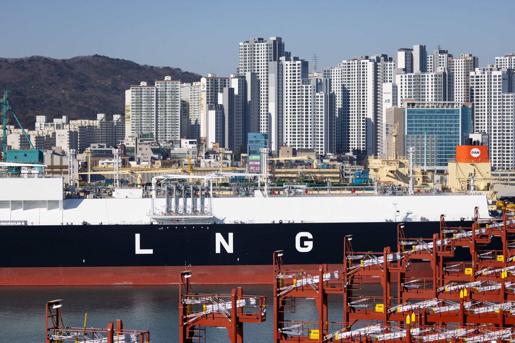 South Korea Eyes Boosting Energy Imports to Cut Surplus With US