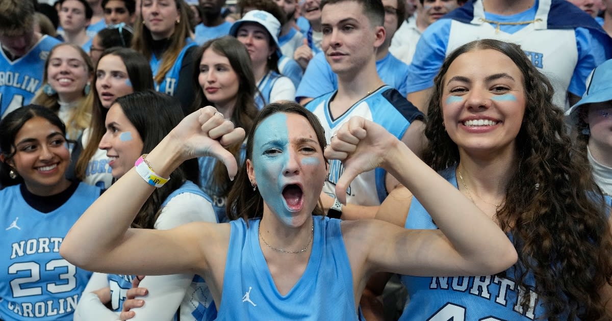 North Carolina fan trolls Duke, flashes Final Four score during AEW pay ...